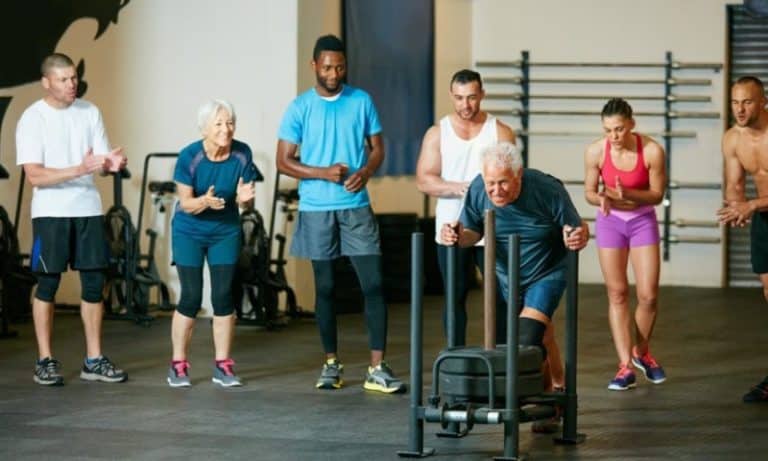 CrossFit 50+ : Votre guide pour Débuter le CrossFit après 50 ans